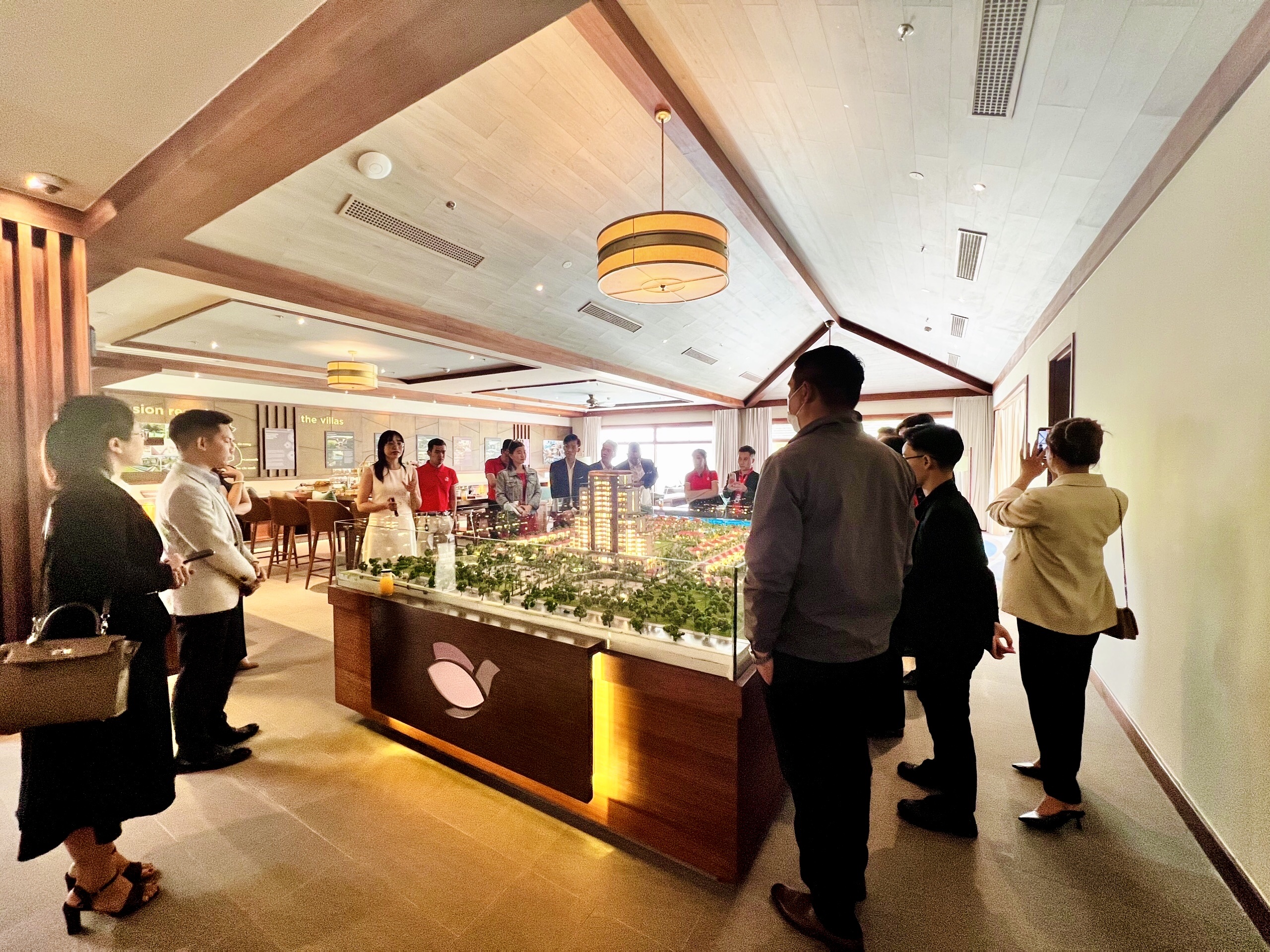 SPREAD EXCITING EVENT FROM SALES TRAINING EVENT WITH ERA DANANG